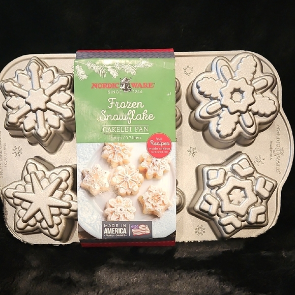 Nordic Ware | Kitchen | Nwt Nordic Ware Frozen Snowflake Cakelet Pan ...